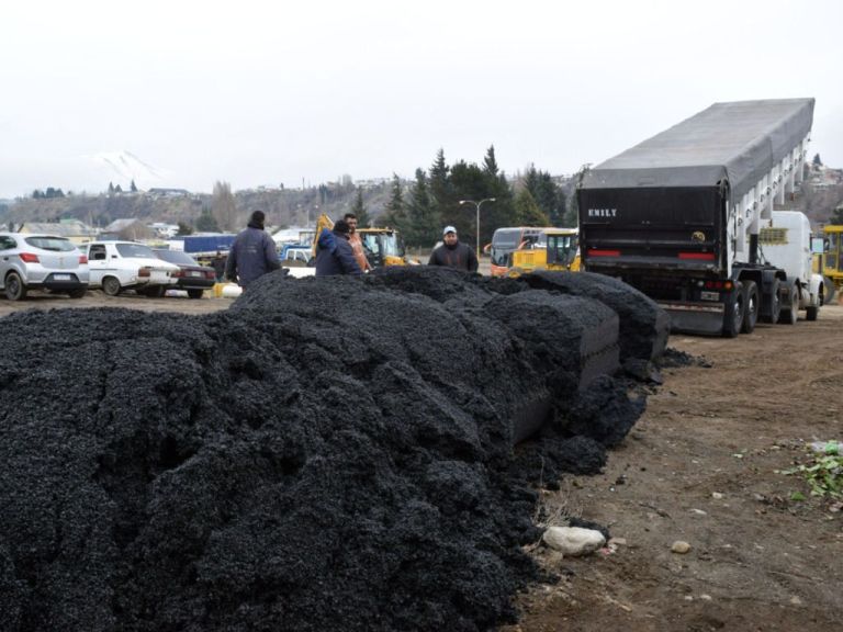 Se recibieron 28 toneladas de material flexible para el bacheo de las ...